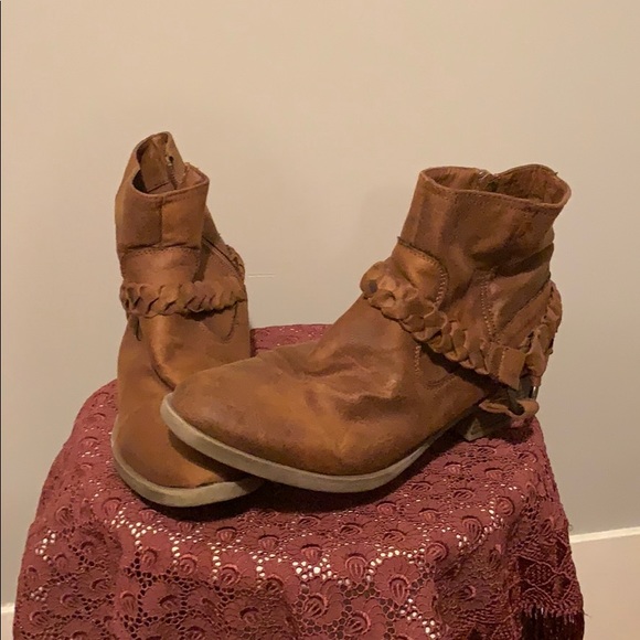 XOXO | Shoes | Camel Colored Ankle Booties | Poshmark